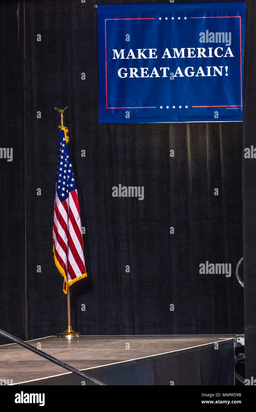 "MAKE AMERICA GREAT AGAIN" (MAGA) BANNER for President Trump at a 2020 ...