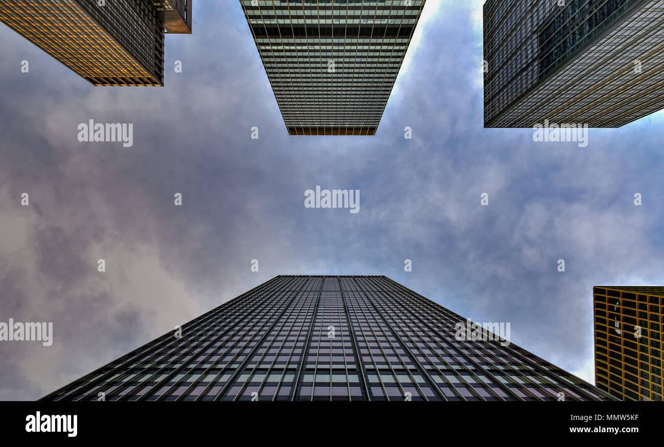Vertical view of Park Avenue Skyscrapers in Midtown Manhattan, New York ...
