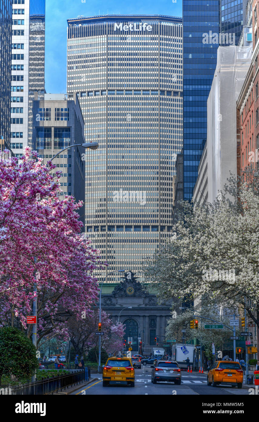 New York City - April 14, 2018: MetLife Building and Midtown Skyline ...