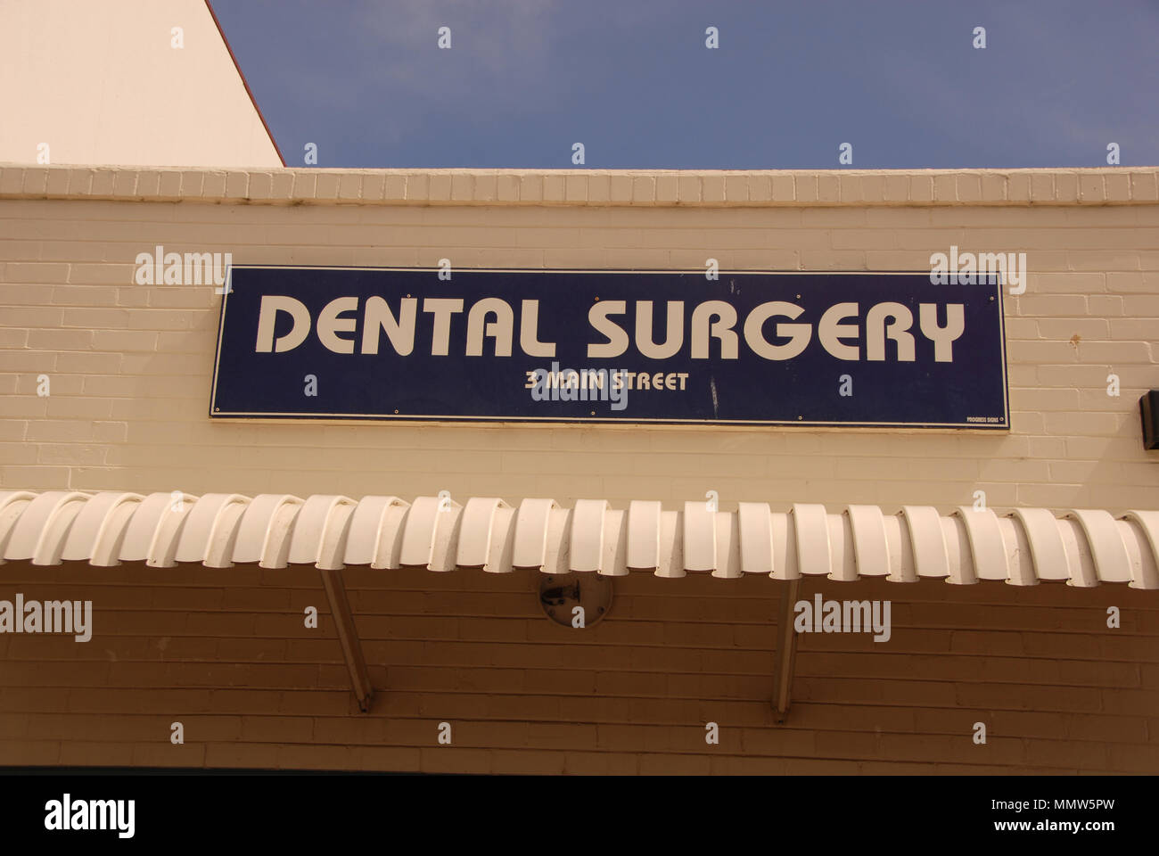 Dental office exterior hi-res stock photography and images - Alamy