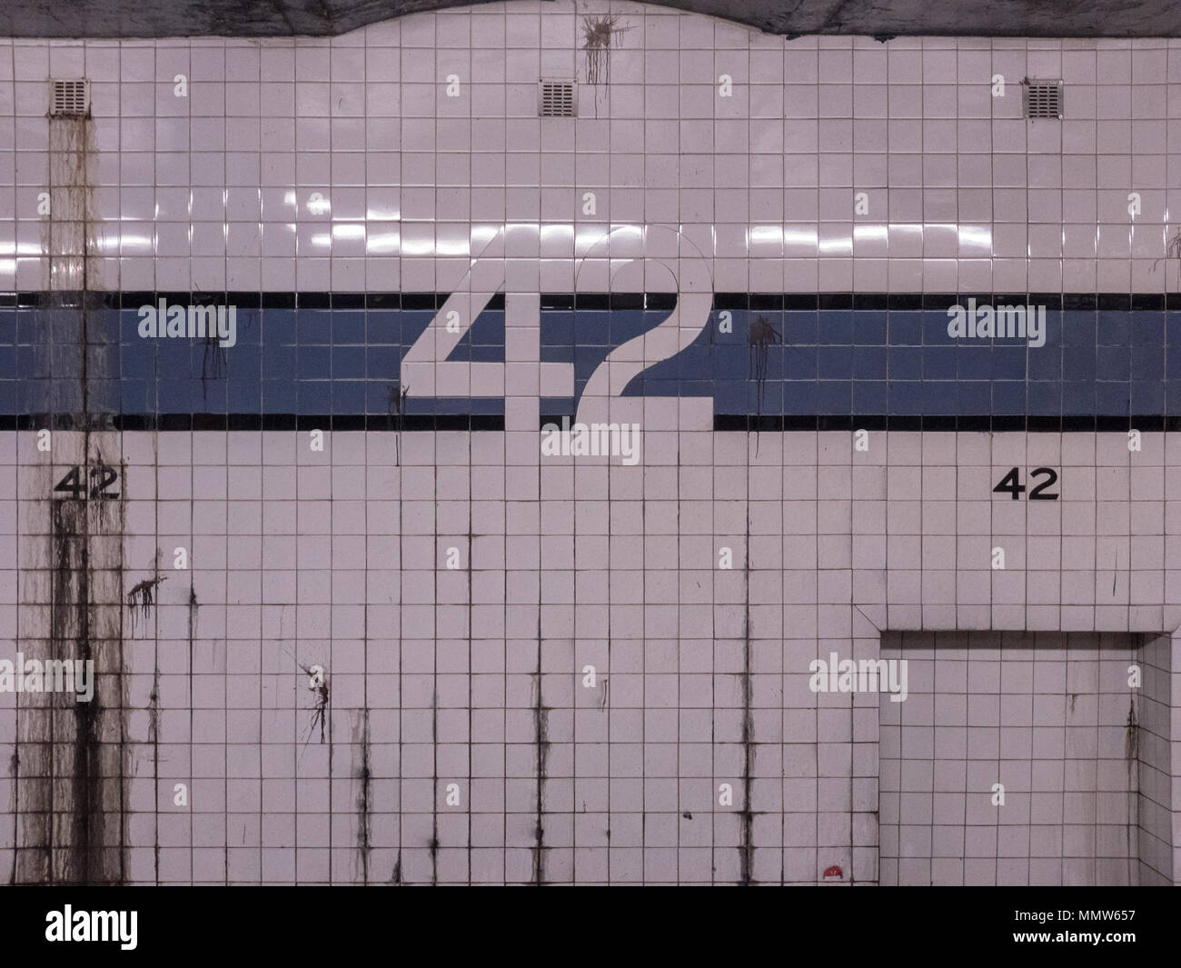 Times square subway station hi-res stock photography and images - Alamy