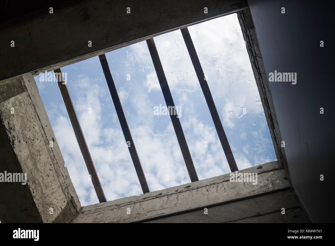 Sky reflection building architecture window facade grid cloud hi-res ...