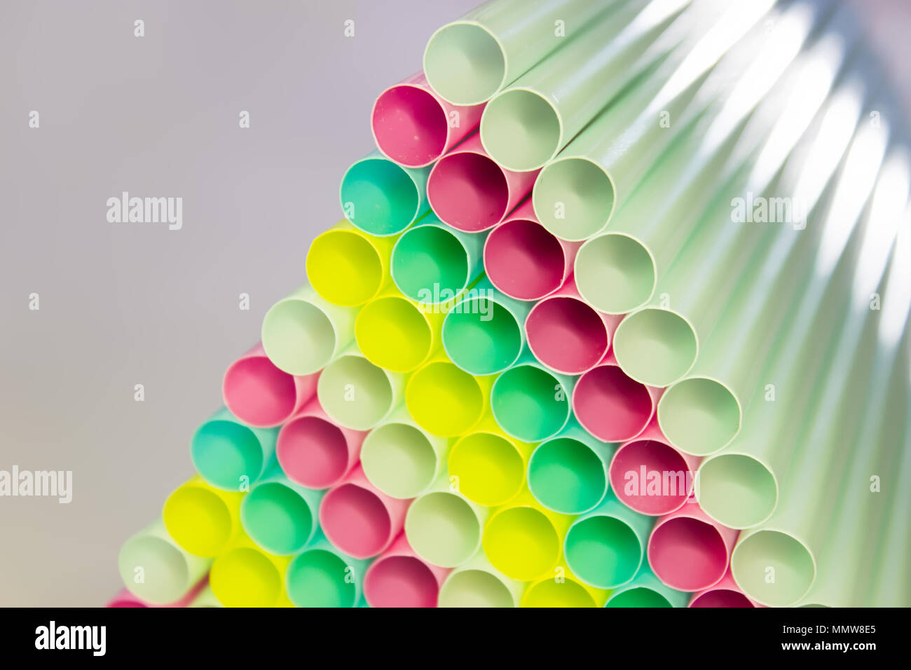 Many colorful straws stacked on top of each other Stock Photo - Alamy