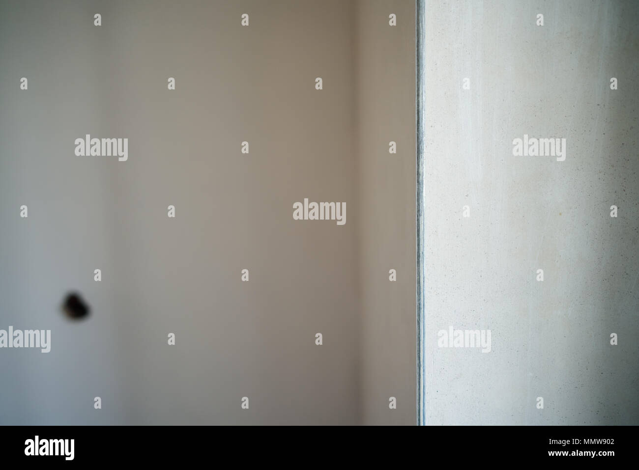closeup fresh putty applied on the wall, shallow focus Stock Photo - Alamy