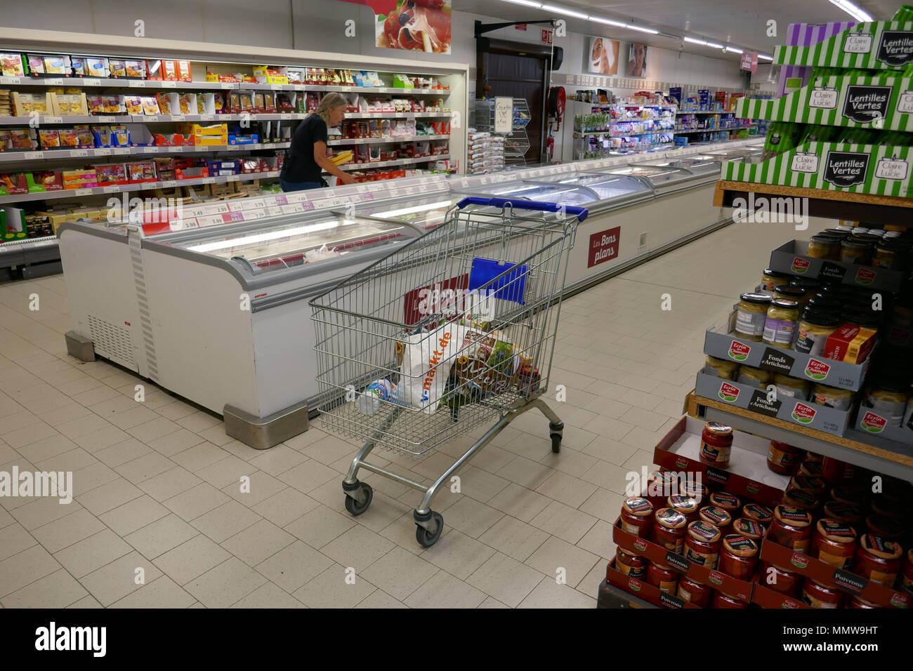 Aldi store interior hi-res stock photography and images - Alamy