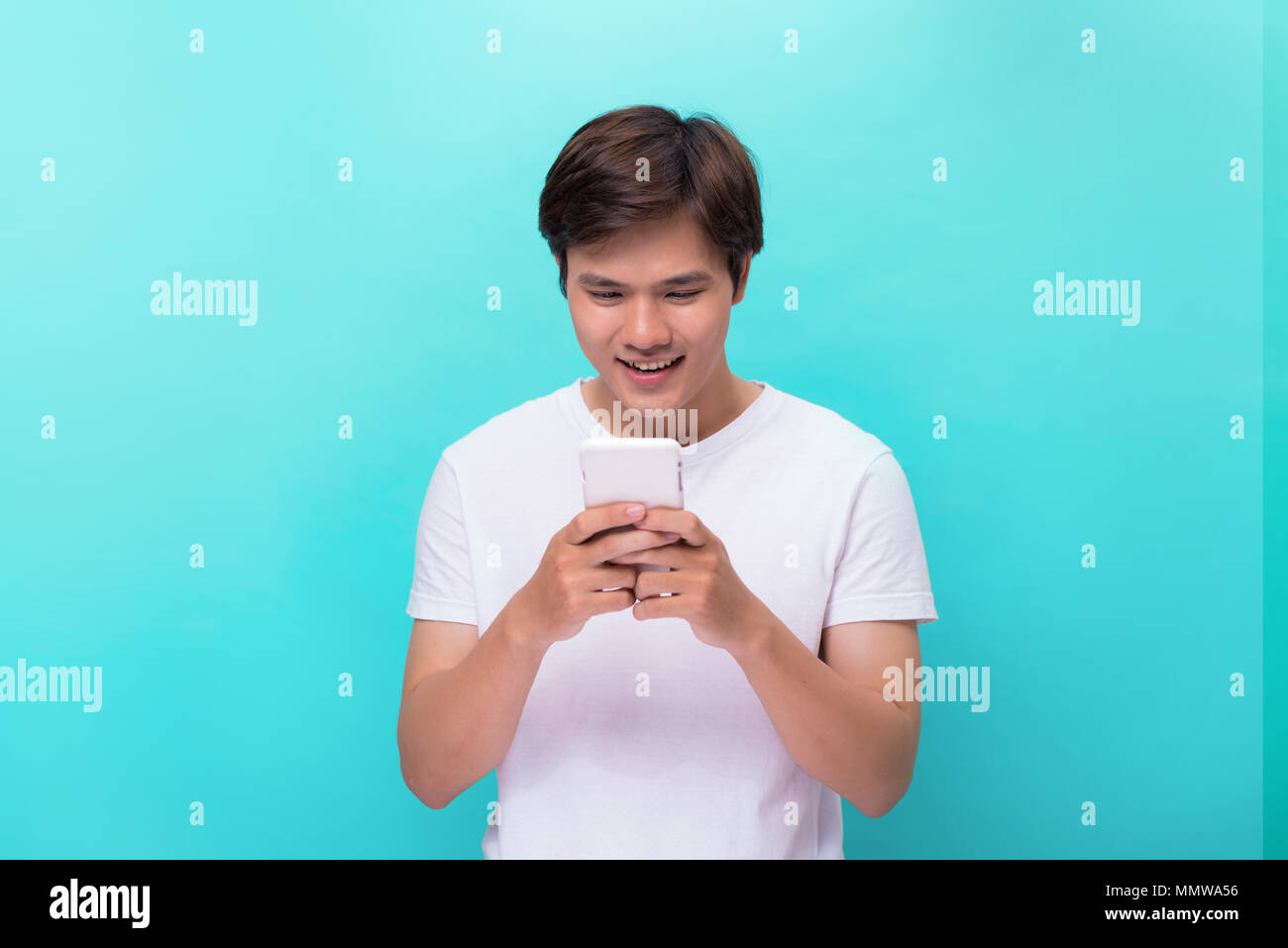 Young man texting message hi-res stock photography and images - Alamy
