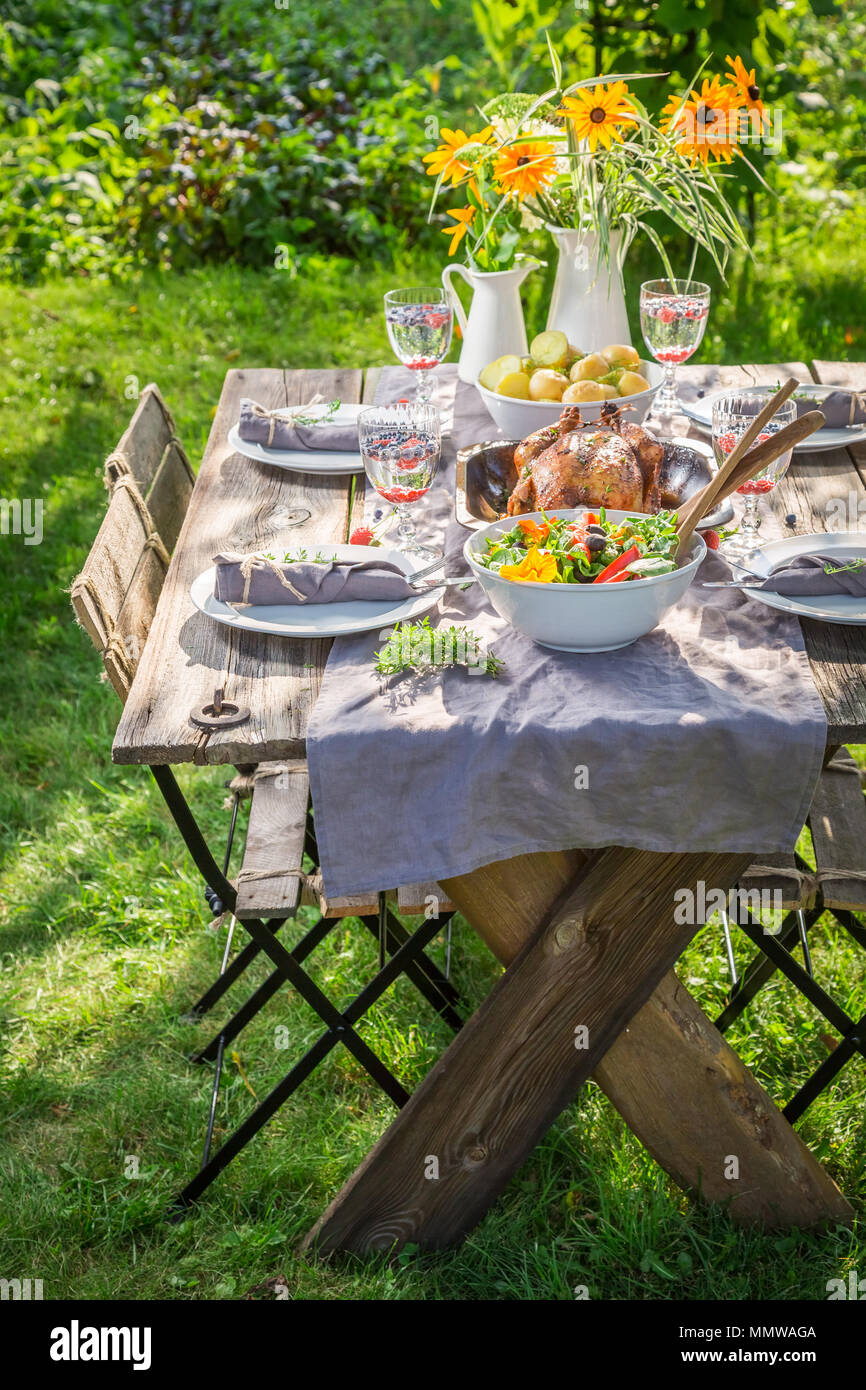Dinner in the garden hi-res stock photography and images - Alamy
