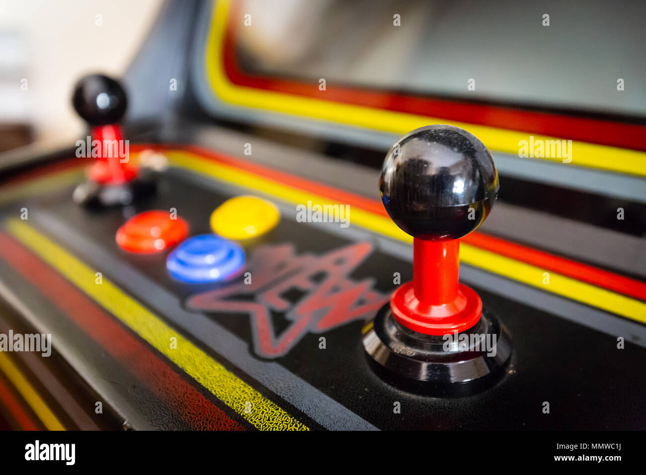 Vintage arcade machine hi-res stock photography and images - Alamy