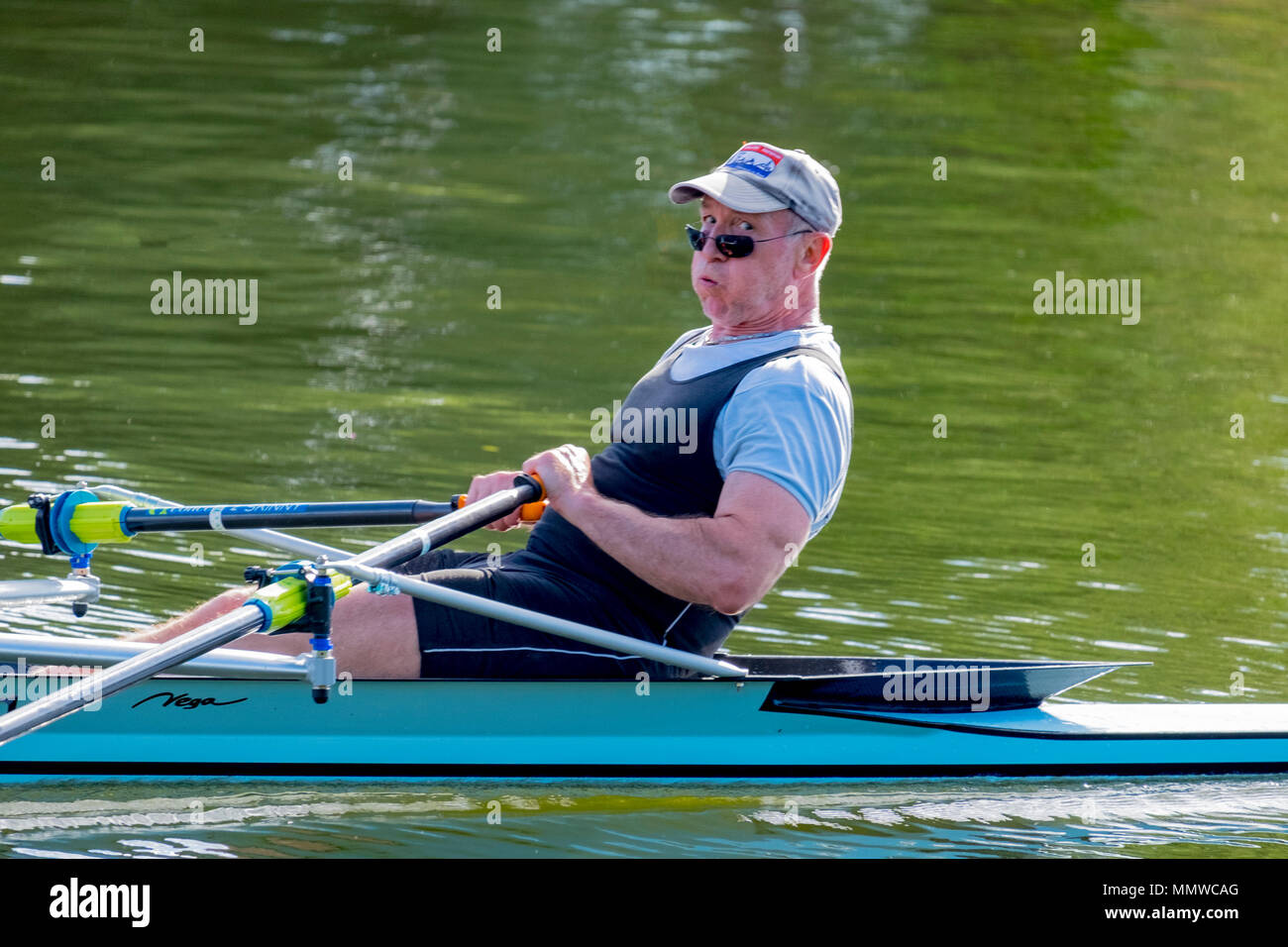 Man rowing river thames hi-res stock photography and images - Alamy