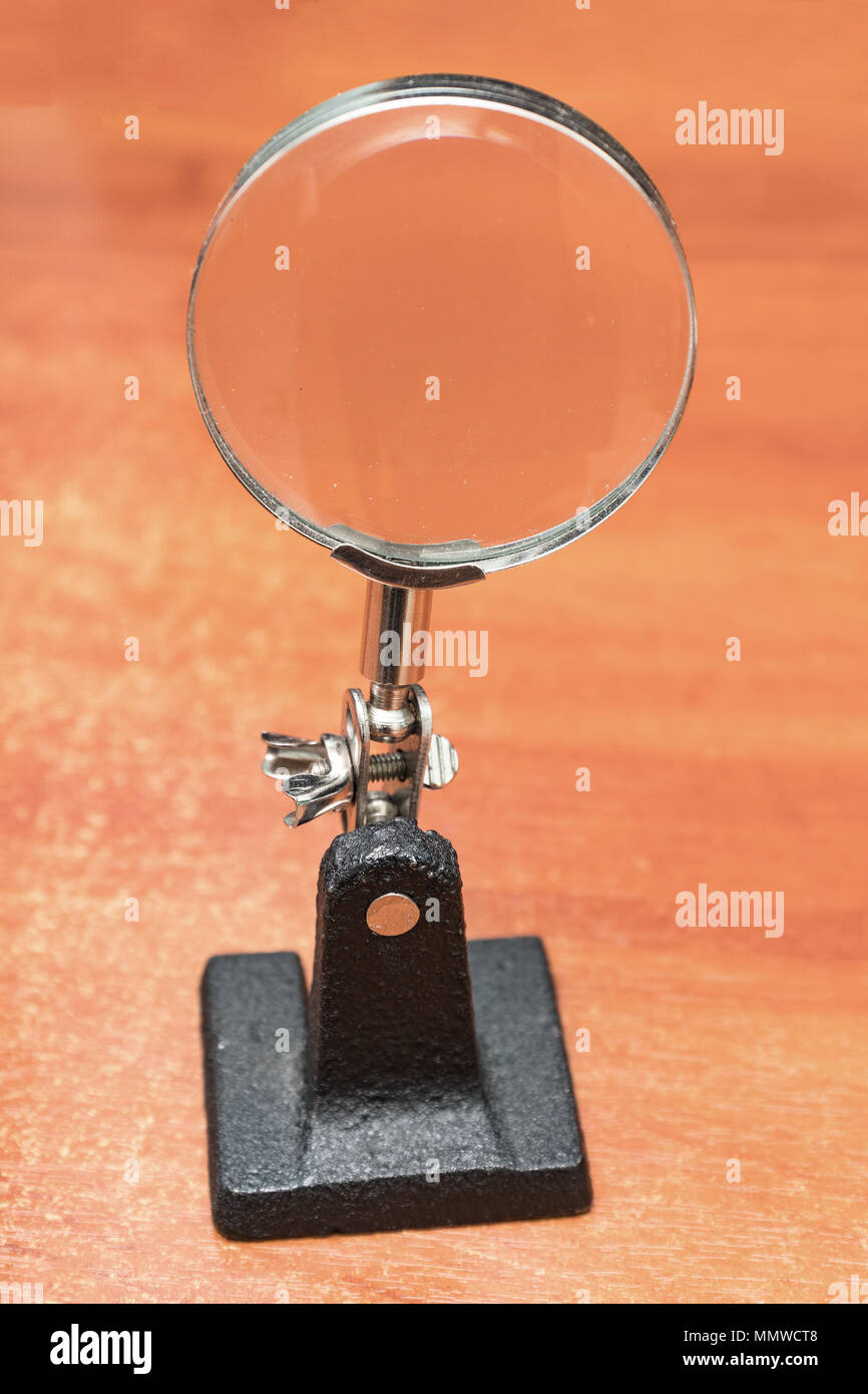 Stand magnifier hi-res stock photography and images - Alamy