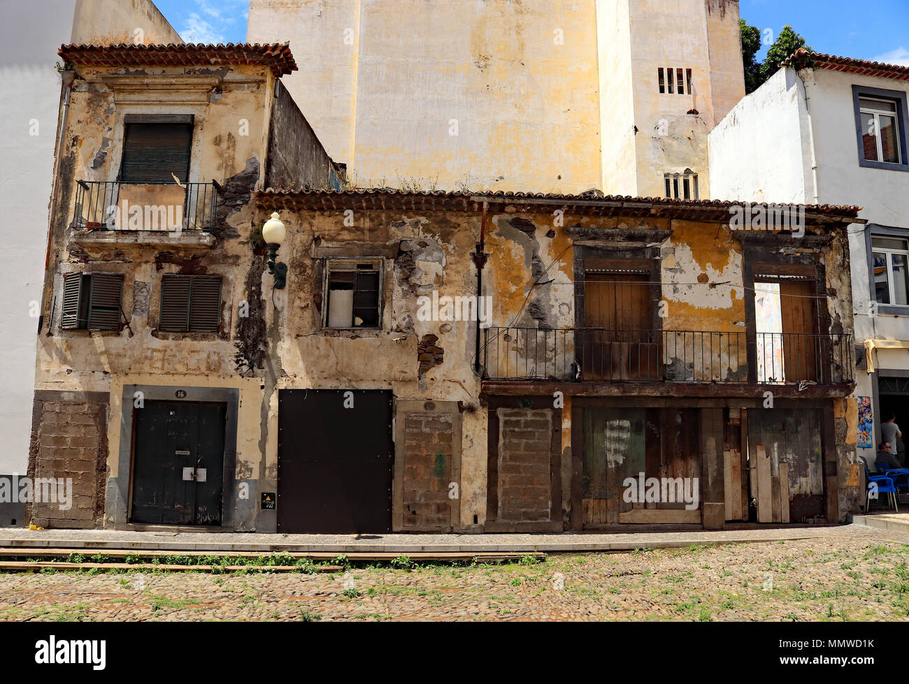 Ship Shapes Building Stock Photos & Ship Shapes Building Stock Images ...