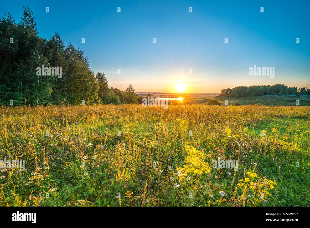 Sunset sky countryside hi-res stock photography and images - Alamy