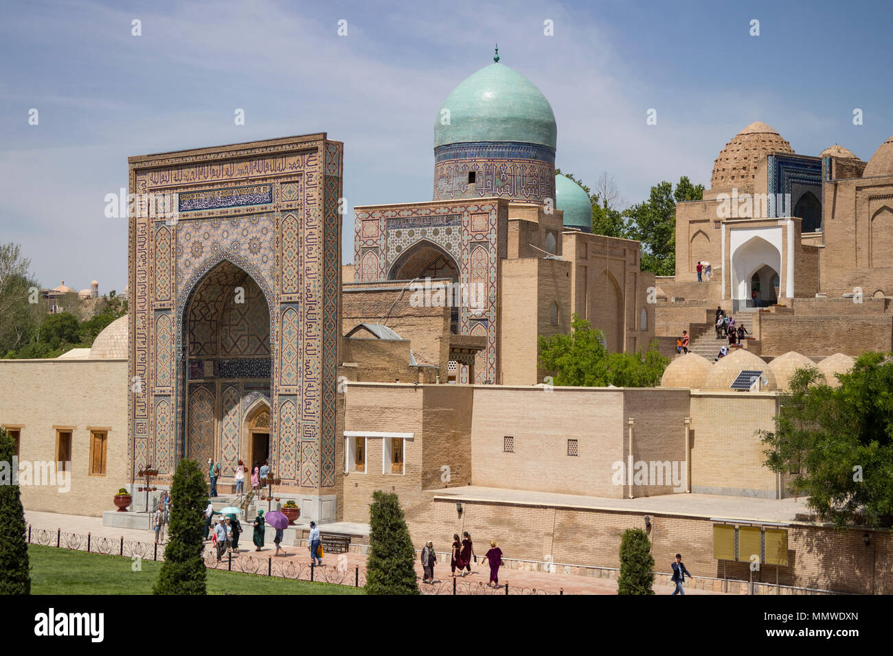 Entrance to Shakhi Zindar Complex, Samarkand, Uzbekistan Stock Photo ...
