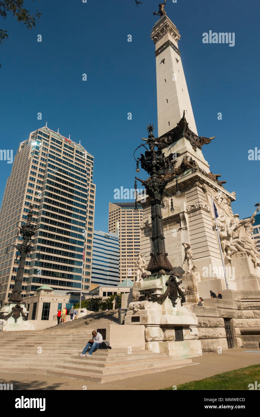 Soldiers circle hi-res stock photography and images - Alamy