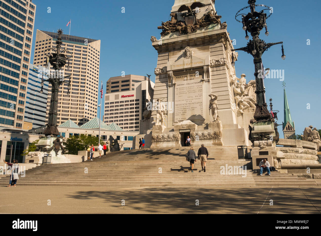 Soldiers circle hi-res stock photography and images - Alamy