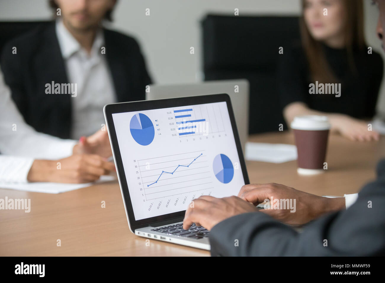 Employee working rate data charts hi-res stock photography and images ...