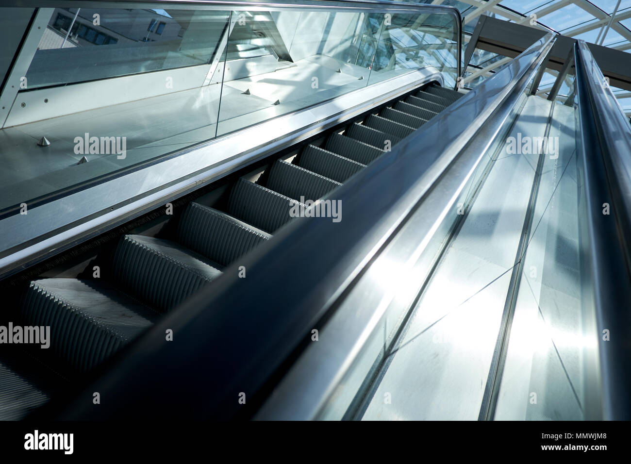 Escalator tread hi-res stock photography and images - Alamy