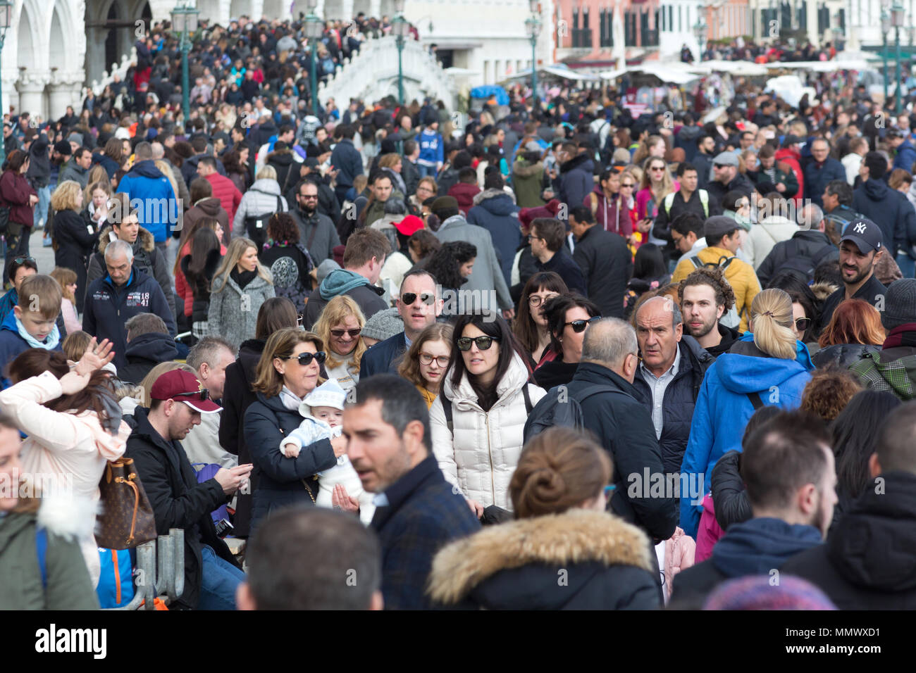 Crowd of tourists italy hi-res stock photography and images - Alamy