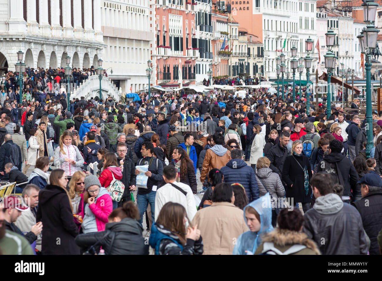 Mass tourism venice hi-res stock photography and images - Alamy