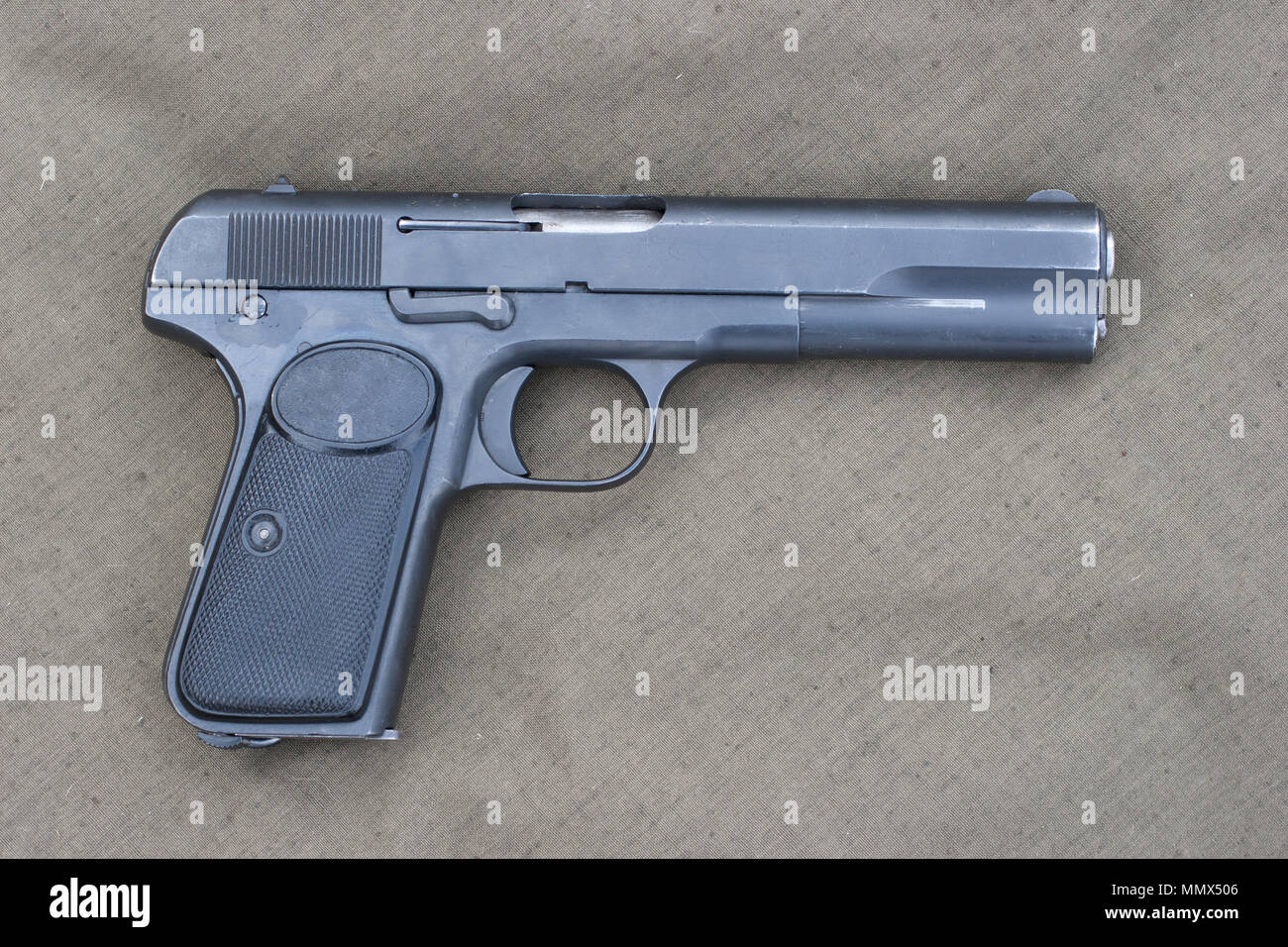 Handgun gun ww1 pistol hi-res stock photography and images - Alamy