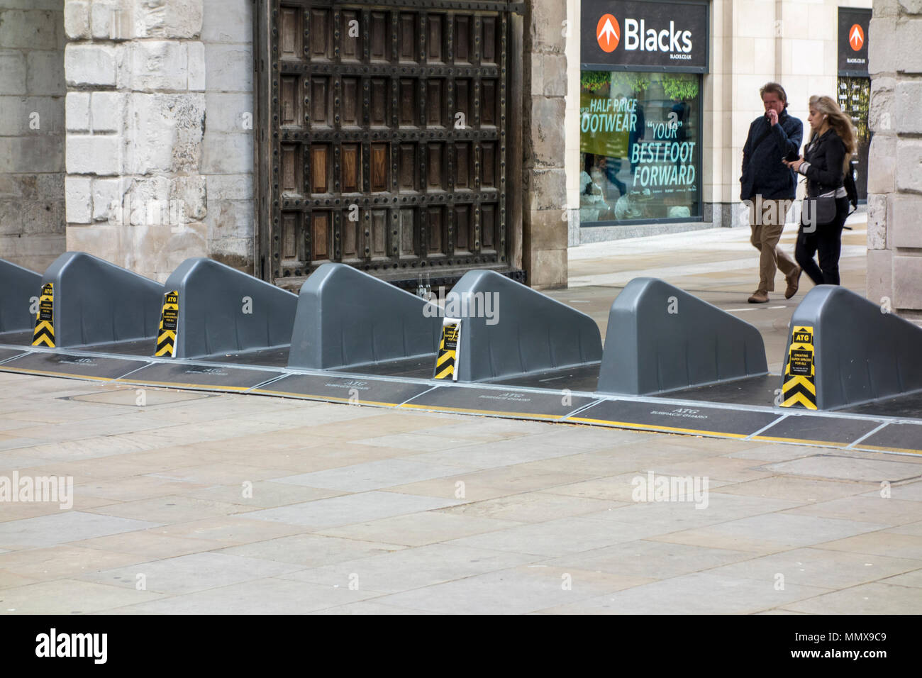 Anti terrorist security barrier hi-res stock photography and images - Alamy