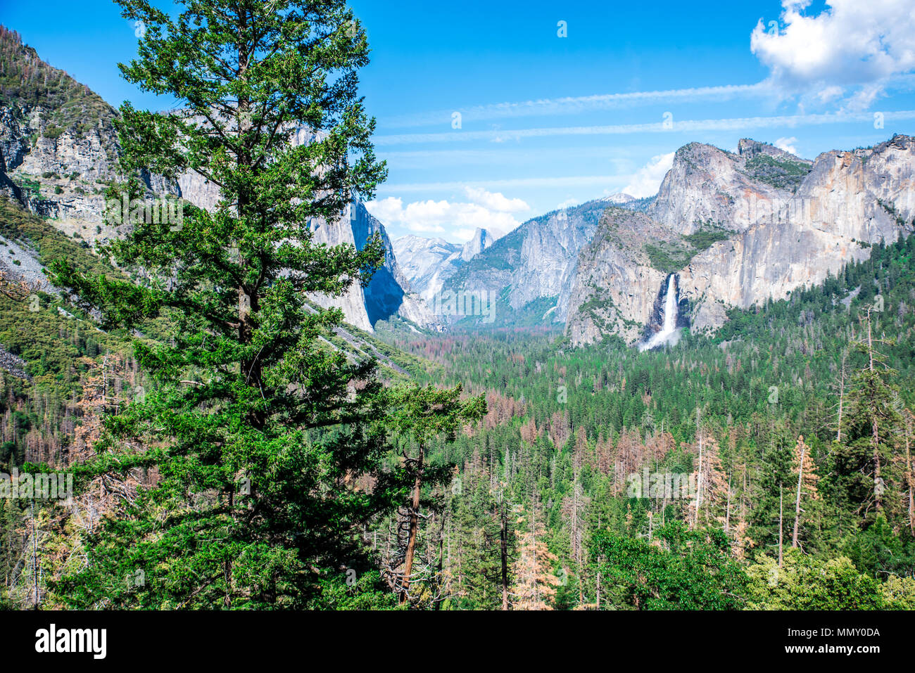 View of Yosemite Valley from Tunnel View point - view to Bridal veil ...