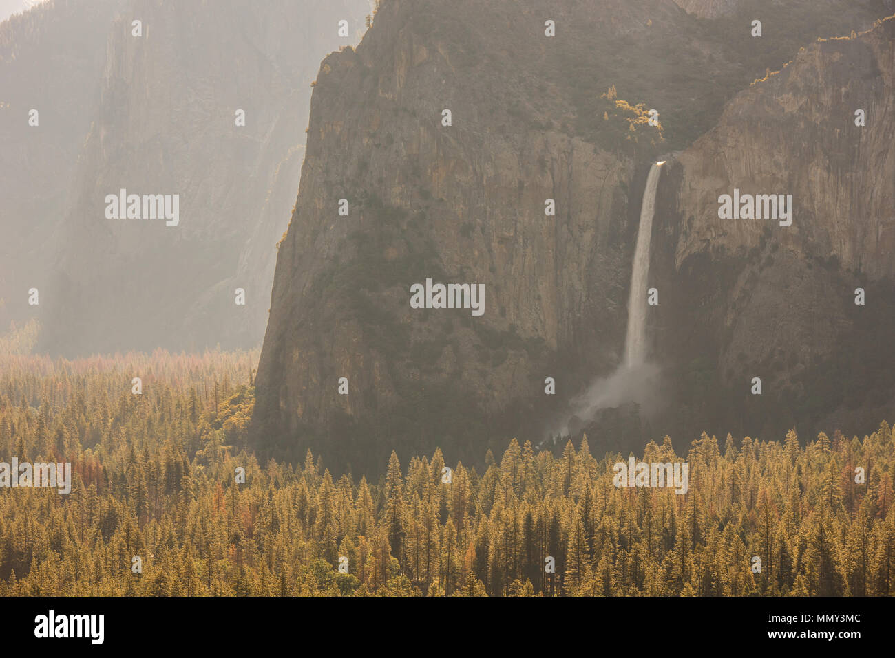 View of Yosemite Valley from Tunnel View point at sunrise - view to ...