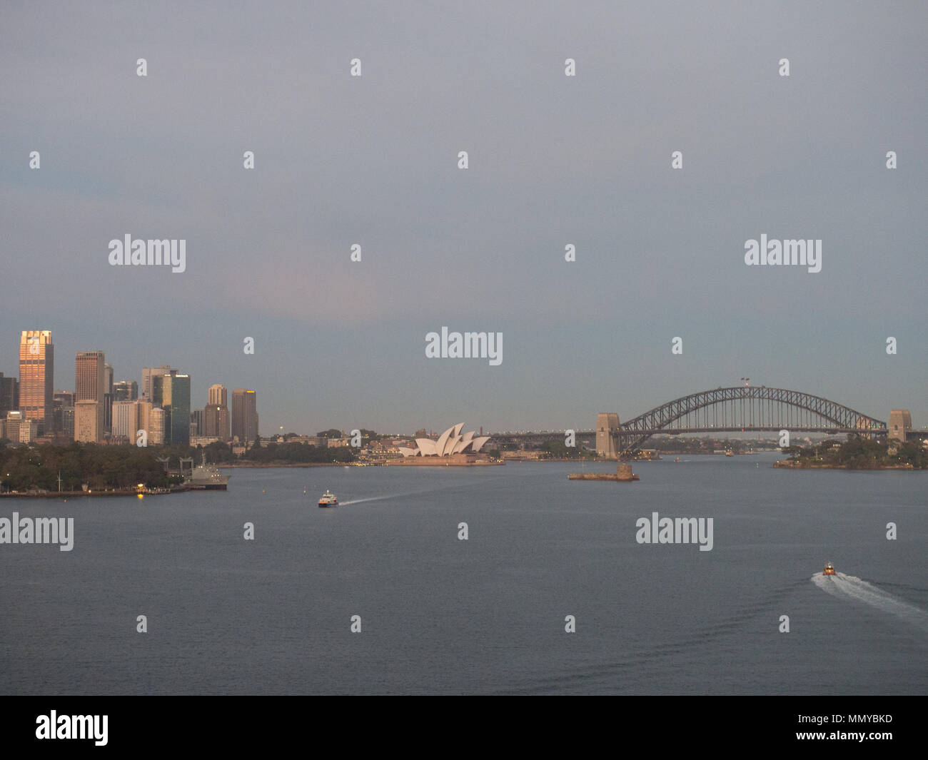 Early Morning View Of The Sydney Opera House And Sydney Harbour Bridge ...