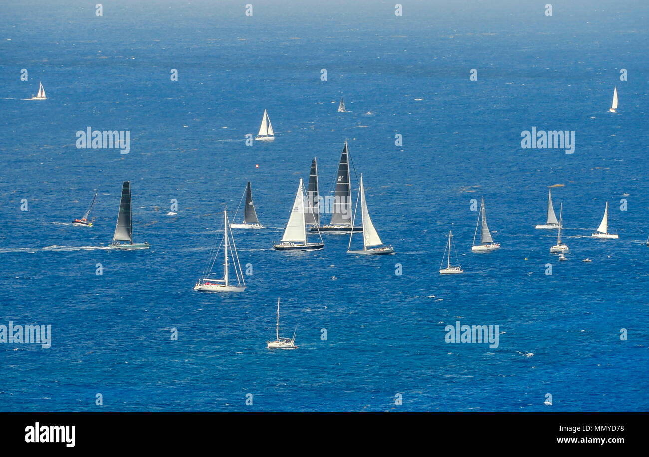 Large ocean going racing yachts hi-res stock photography and images - Alamy