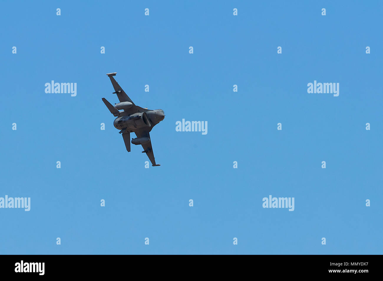 Usaf f 16 flight hi-res stock photography and images - Alamy