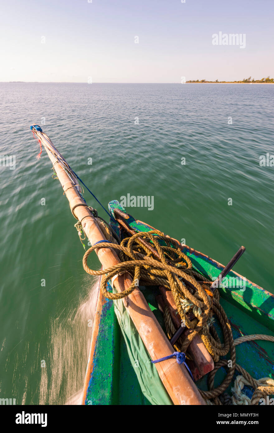 Front of dhow hi-res stock photography and images - Alamy