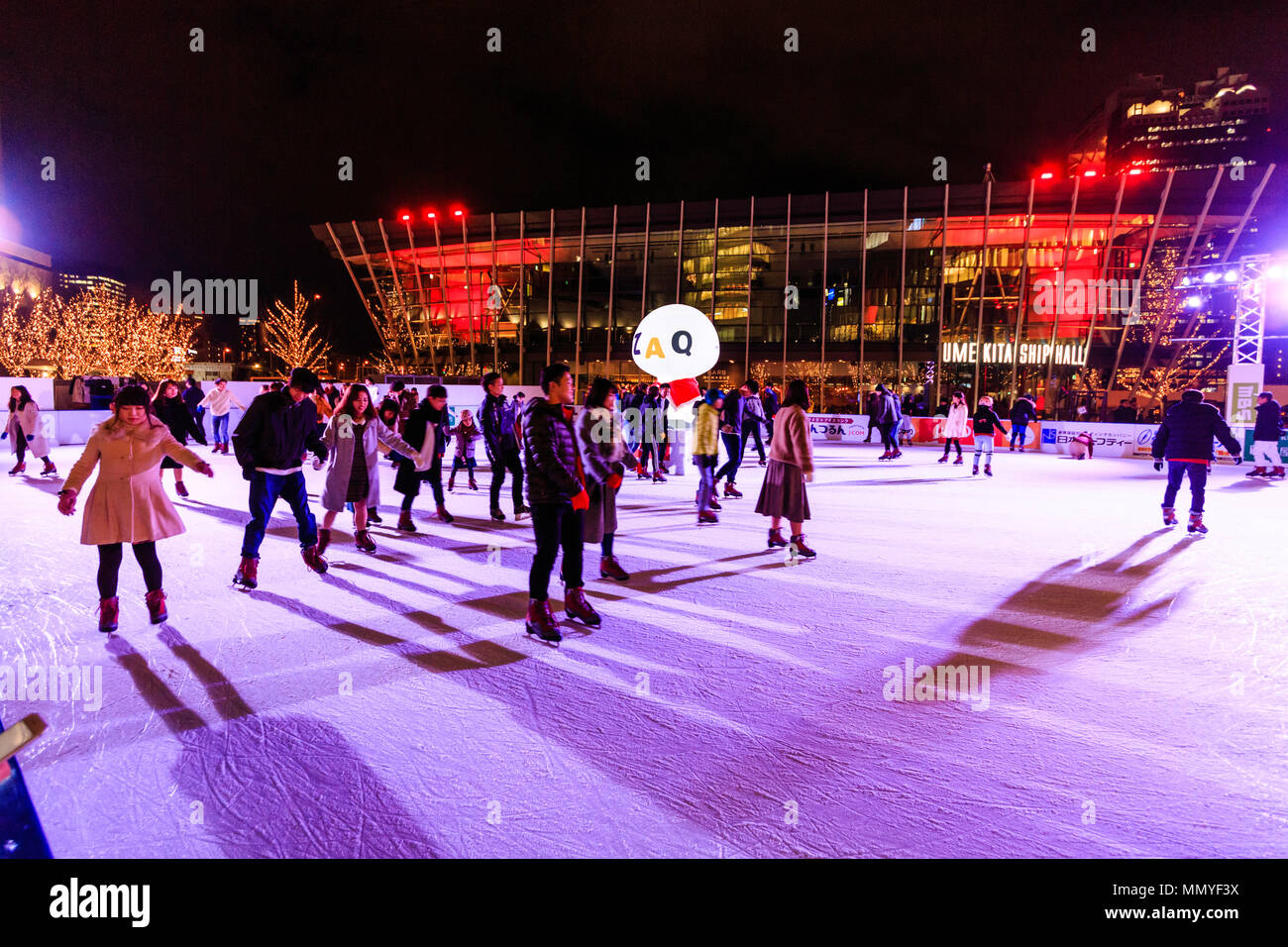 Japanese people outdoor hi-res stock photography and images - Alamy