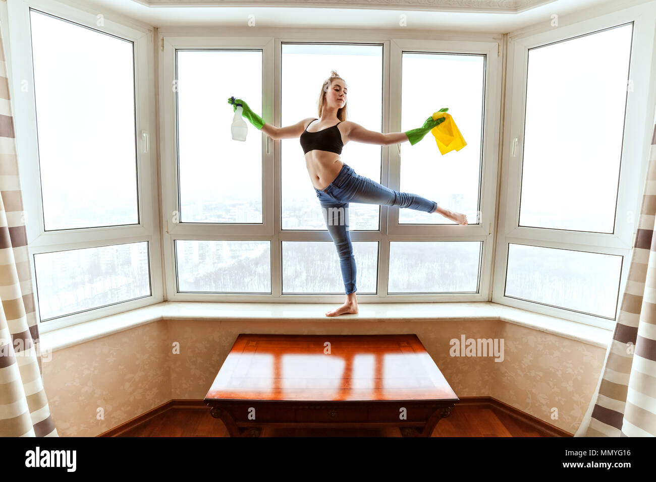 Female window washer hi-res stock photography and images - Alamy