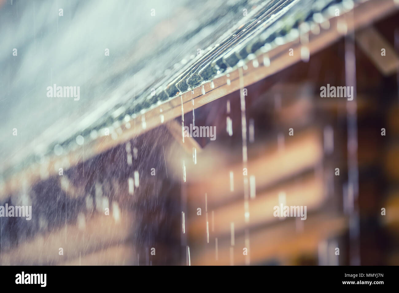 Heavy rain falling on house hi-res stock photography and images - Alamy