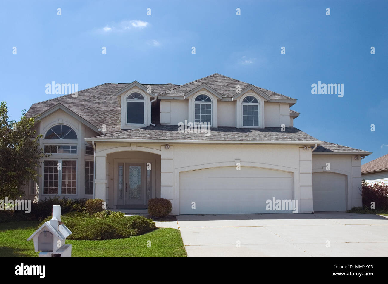 House with lots of windows hi-res stock photography and images - Alamy