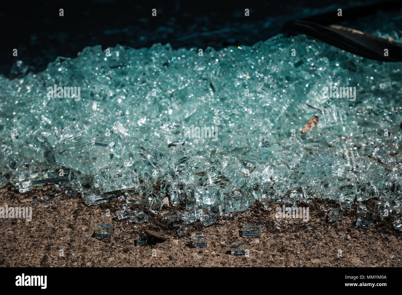 Smashed glasses hi-res stock photography and images - Alamy