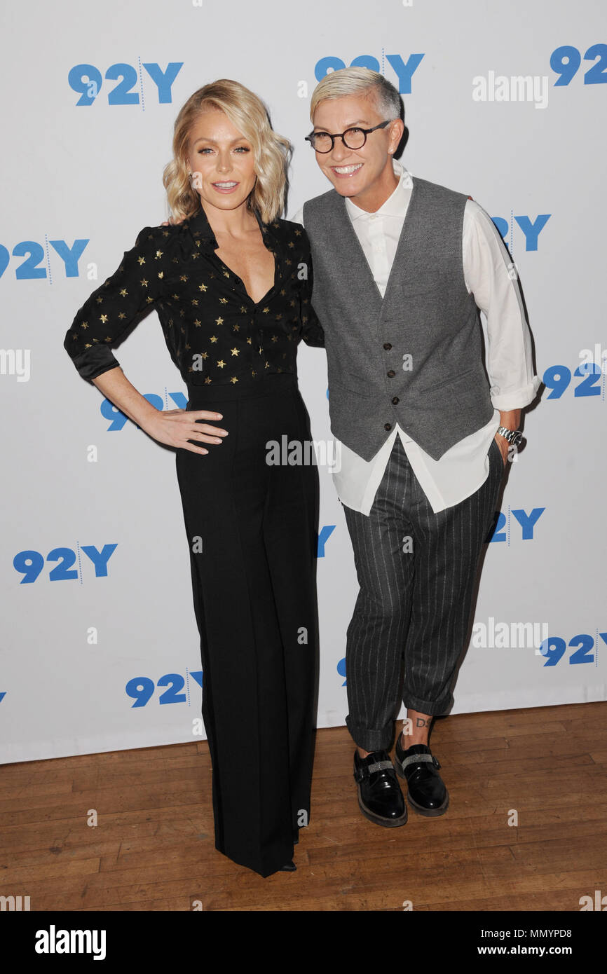 NEW YORK, NY - MARCH 07: Television Personality Kelly Ripa (L) and ...