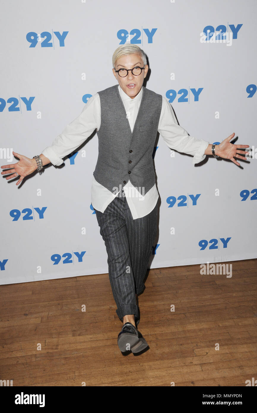 NEW YORK, NY - MARCH 07: Television Personality Kelly Ripa (L) and ...