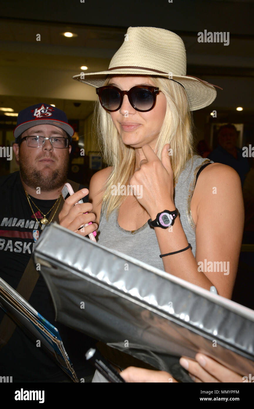 MIAMI, FL - MAY 11: Actress Kelly Rohrbach arrives for the Baywatch ...