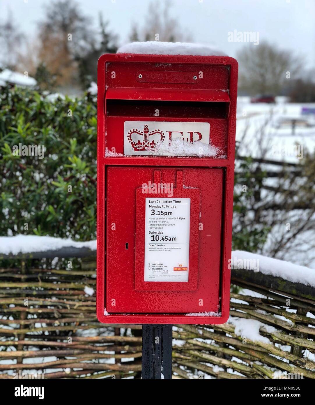 Royal mail post box green hi-res stock photography and images - Alamy