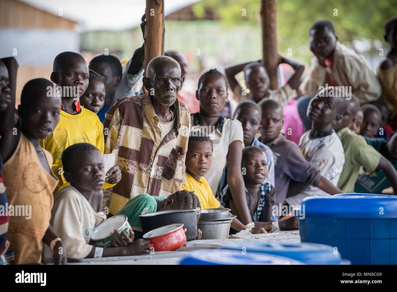 Newly arrived Congolese refugees seen waiting for their food ...