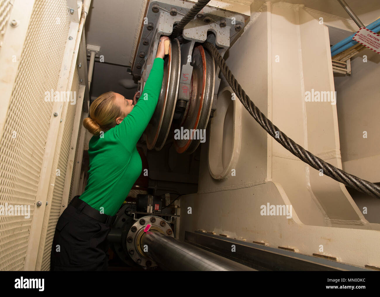 Advanced arresting gear hi-res stock photography and images - Alamy