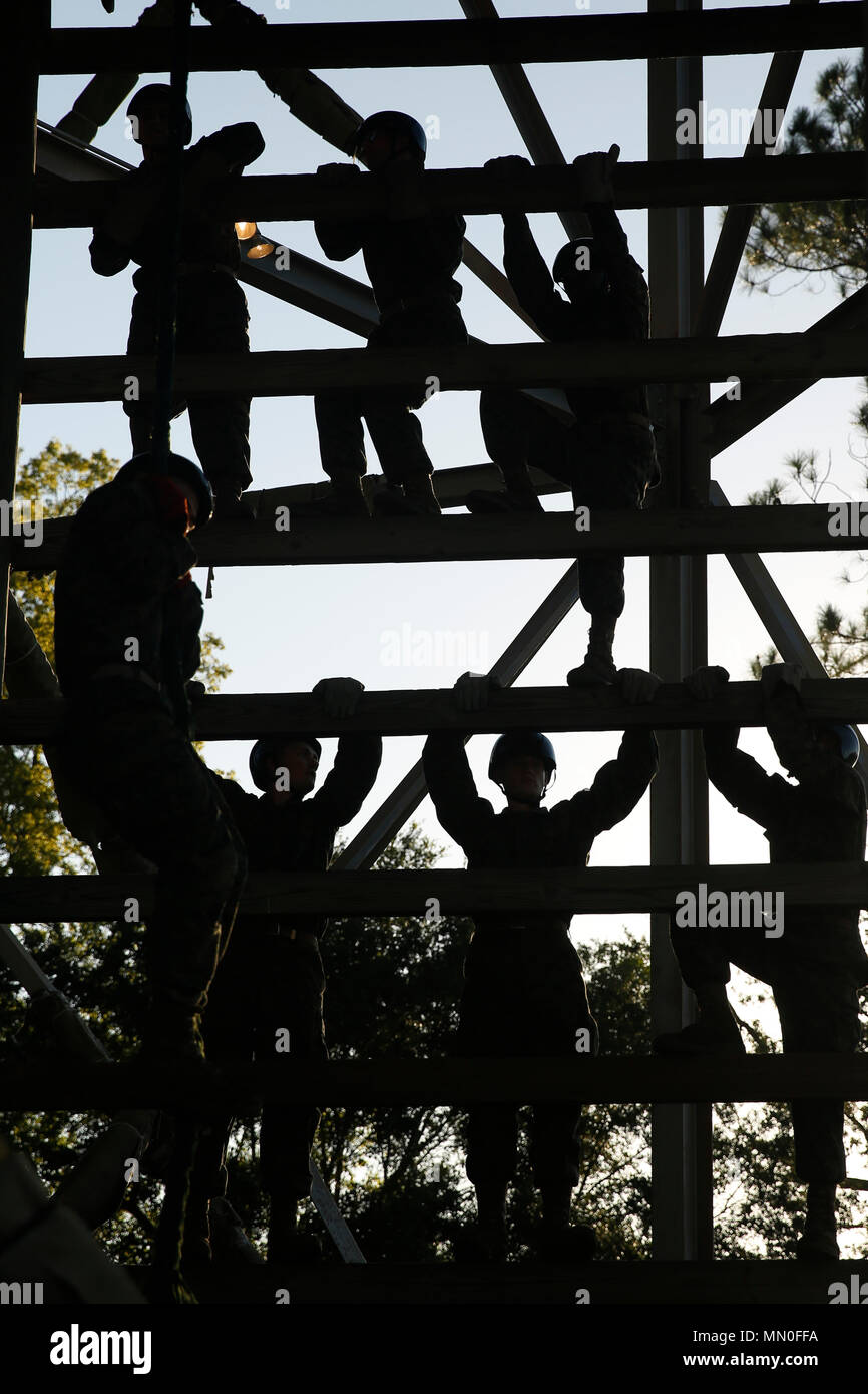 U.S. Marine Corps recruits with Charlie Company, 1st Battalion, Recruit ...
