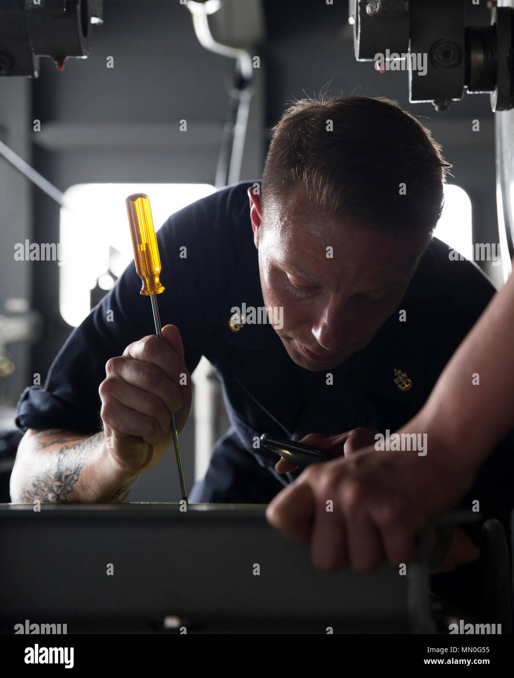 ATLANTIC OCEAN (Aug. 4, 2017) -- Senior Chief Sonar Technician (Surface ...