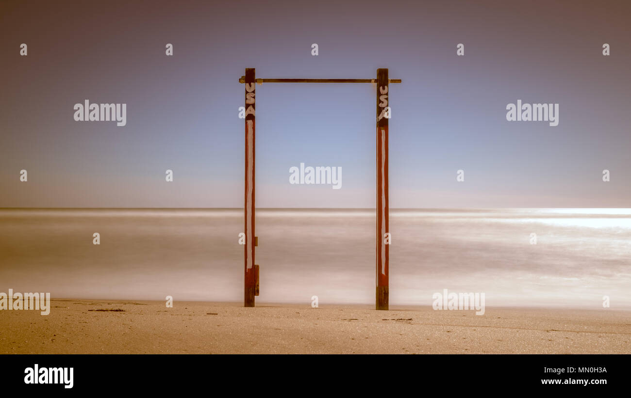 Long ocean waves hi-res stock photography and images - Alamy