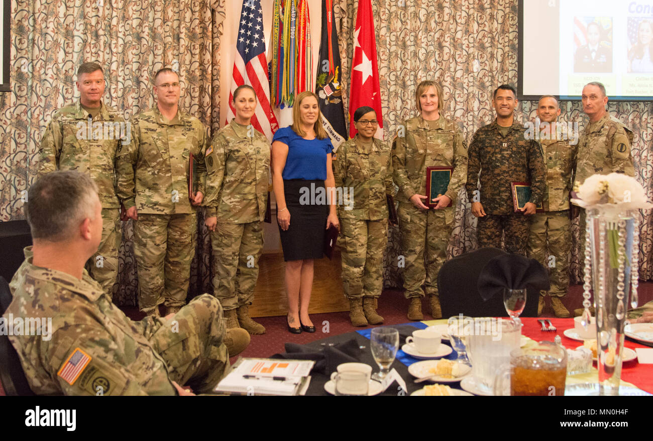 Tradoc commanding general hi-res stock photography and images - Alamy