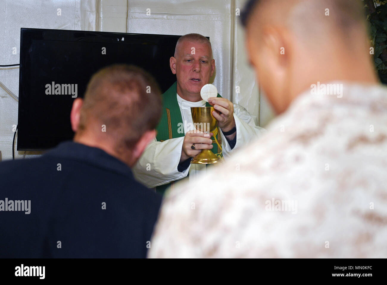 170804-N-ME988-0071 U.S. 5TH FLEET AREA OF OPERATIONS (Aug. 4, 2017) Lt ...