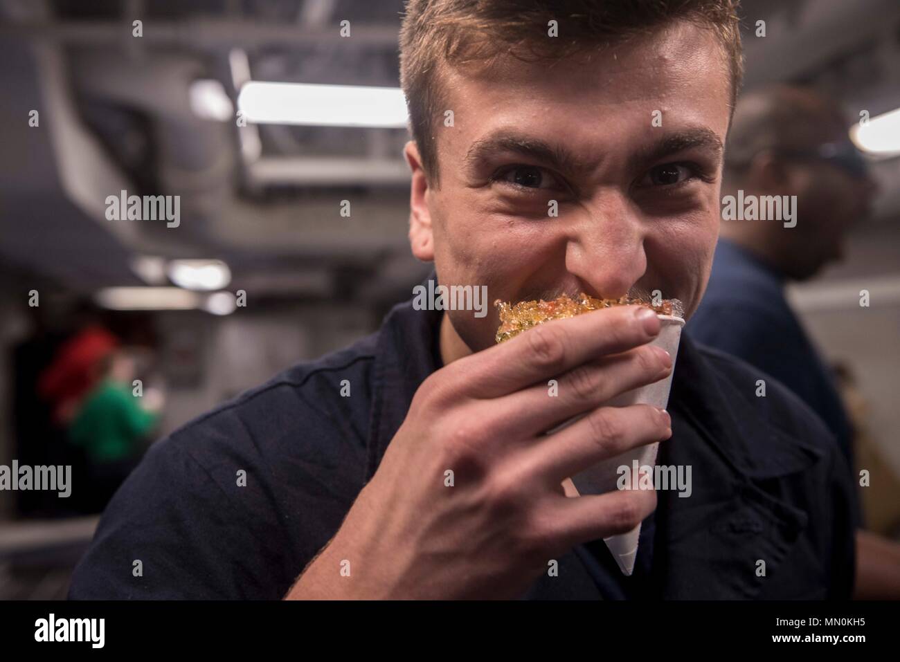 170805-N-AJ467-048 ATLANTIC OCEAN (Aug. 5, 2017) Seaman Jake Baker eats ...