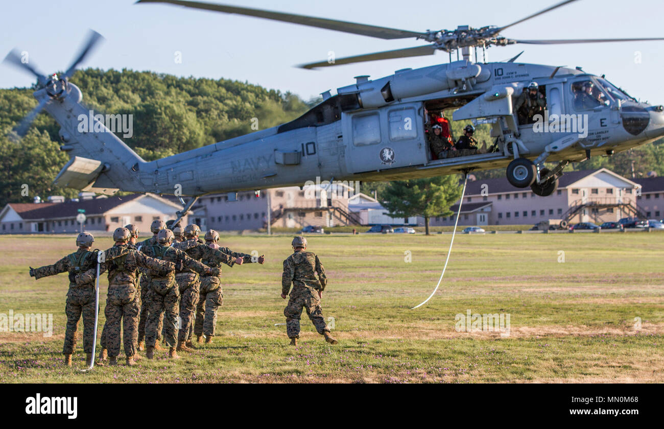 Marines with Echo Company, 4th Reconnaissance Battalion based in Joliet ...
