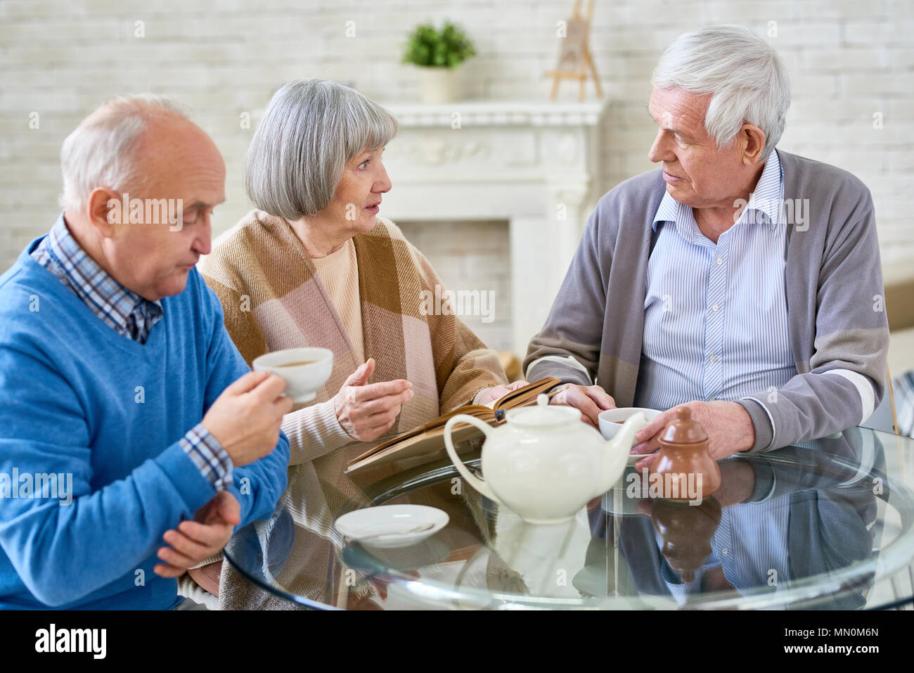Elderly friends having tea hi-res stock photography and images - Alamy